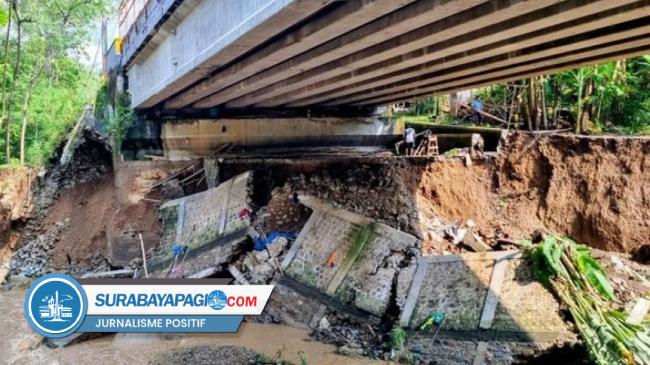 Jembatan Plapar Rusak Diterjang Banjir, Truk Muatan Berat Dilarang Melintas